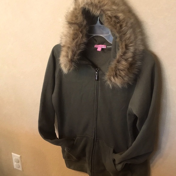 Kenpo Girls | Jackets & Coats | Kenpo Girls Hunter Green Zip Up W Furry ...